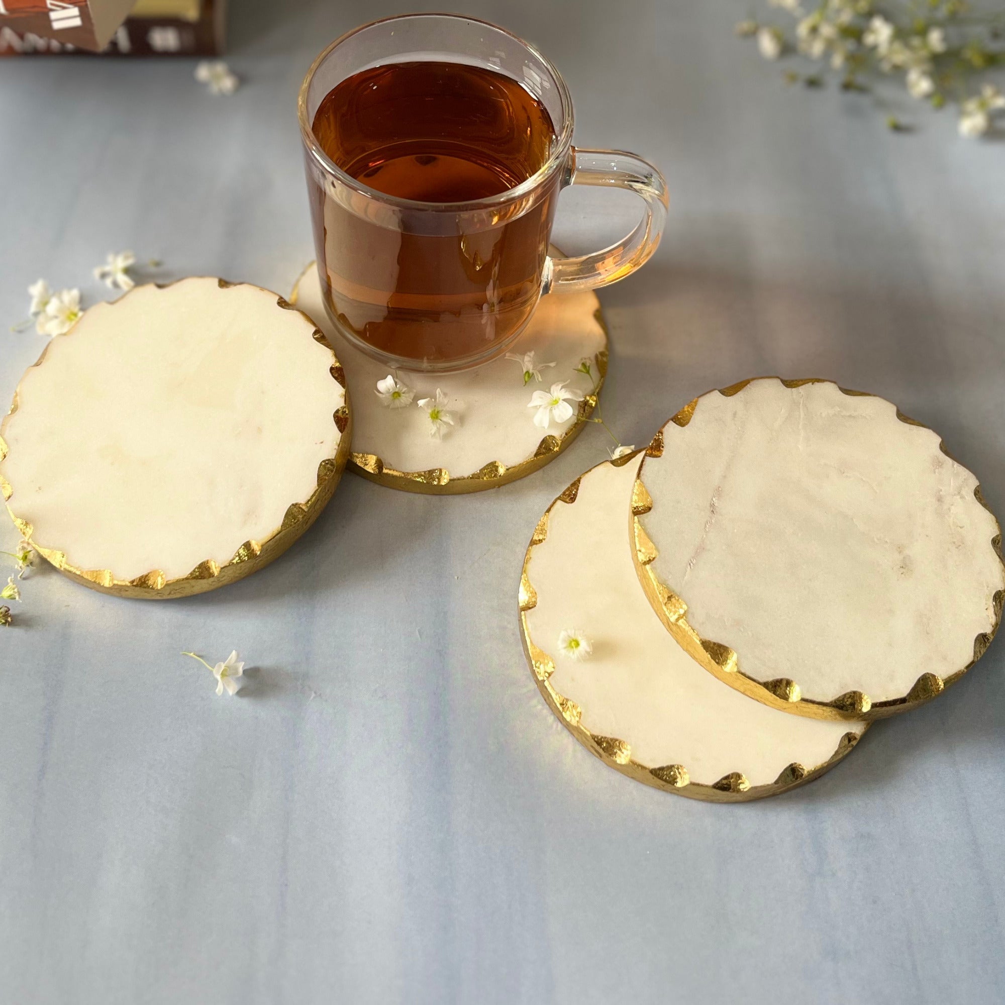 Buy White Marble Round Coaster Set Online – HOMEARTE INDIA